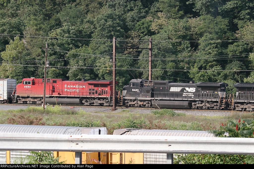 CP AC44CW 9554 and NS C40-8W 8420